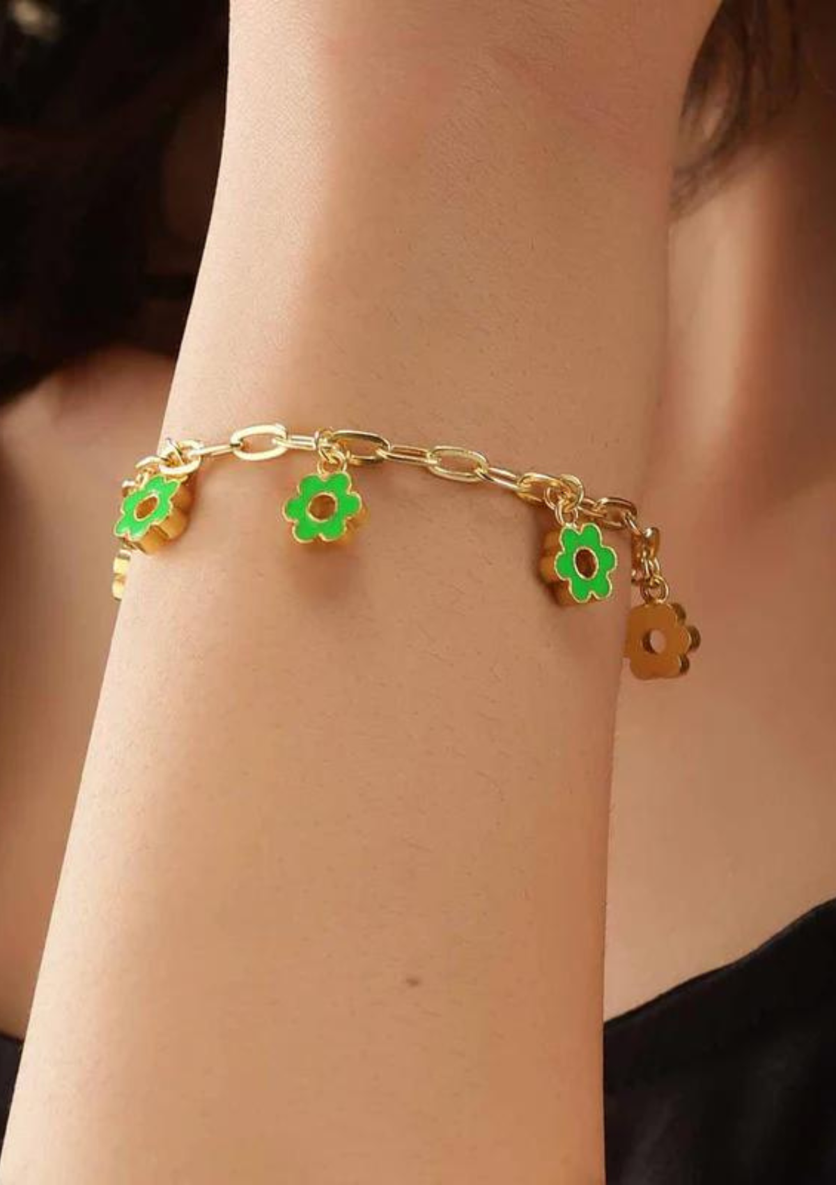 Glitzy Flower Charm Bracelet For Women – IshqMe